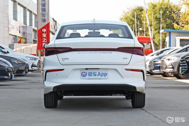 能让年轻人秒爱的比亚迪e3 高大威勐长近4450mm_易车