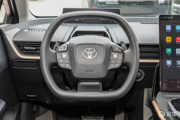 年薪20万就能买一汽丰田bZ3 内饰更豪华_易车