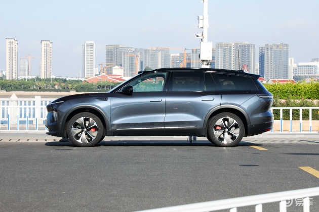 49.80万买蔚来ES8 树立安全价值新标准_易车