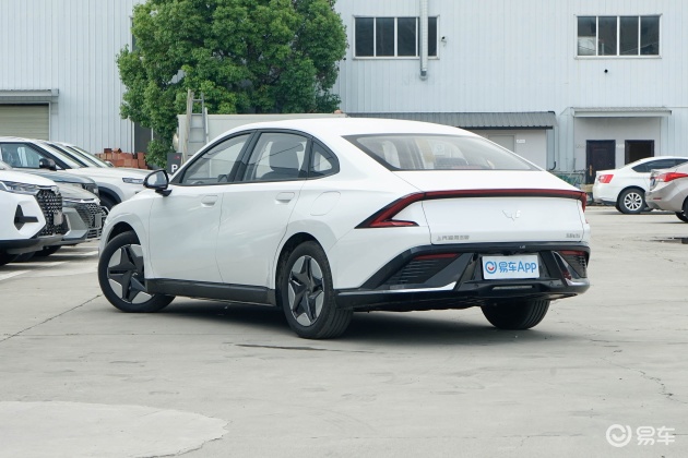 五菱E5价格优惠 这车长超4835mm_易车