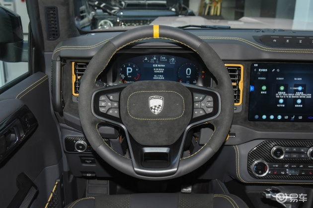 5座的LUMMA GT35 捍卫者 内饰上档次_易车