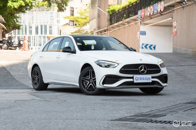 奔驰彻底发飙了，百公里加速7.8_易车