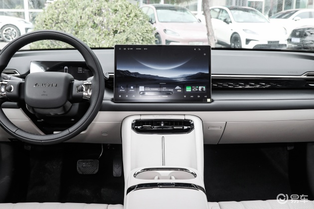 埃安AION RT是一台怎样的车 外观酷炫，内饰华丽_易车