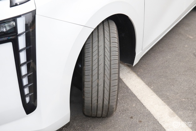 不到23.28万就能拿下的自主中型mpv，内饰有格调_易车