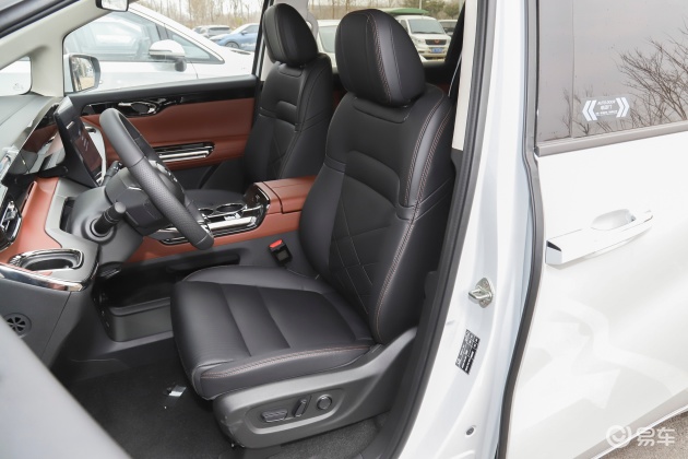 不到23.28万就能拿下的自主中型mpv，内饰有格调_易车