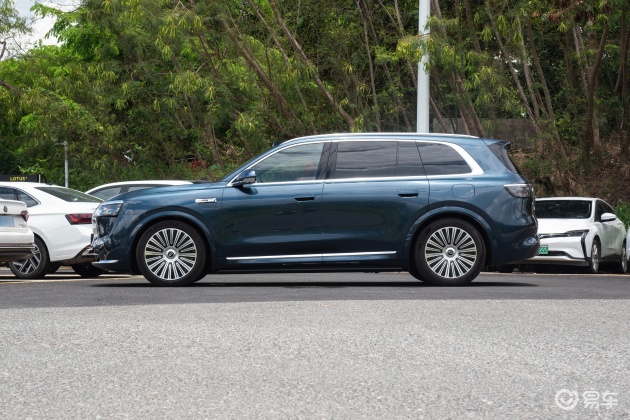 小哥带你看问界M8 配1.5T+固定齿比_易车