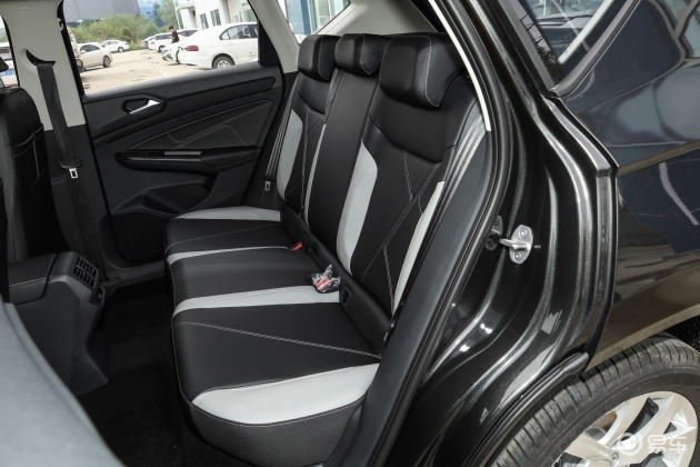 手握8.79万怒提捷达VS5 满足职场新人的所有期待_易车