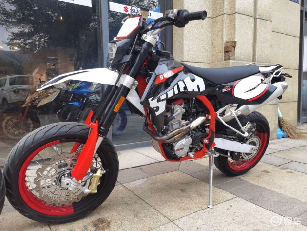 唯一可上牌中量级滑胎车型实拍——SWM SM500_易车