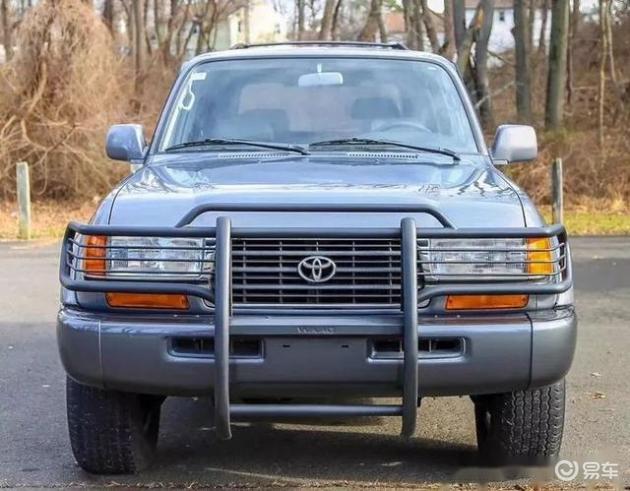 丰田陆巡LC80实拍，一代传奇沙漠之王，奔驰G也得靠它救命_易车