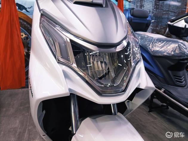 豪爵UCR125 LED加持照亮你的夜_易车