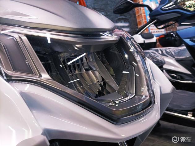 豪爵UCR125 LED加持照亮你的夜_易车