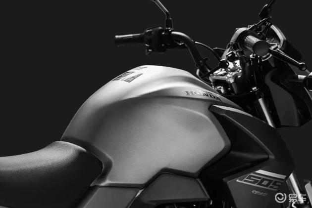 新出的帅影150S和豪爵DKS150，谁更适合公路旅行？_易车