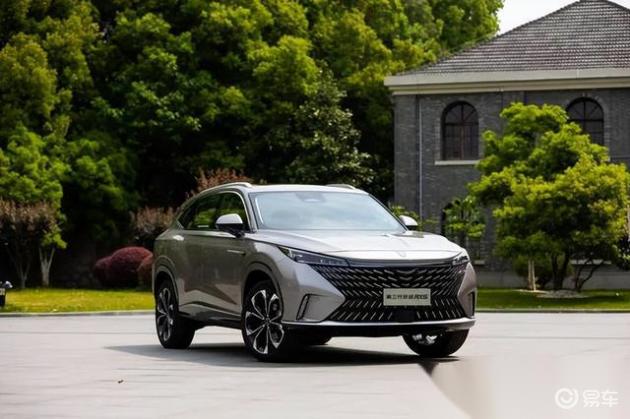 全新第三代荣威RX6“多一点”舒适——如履平地_易车