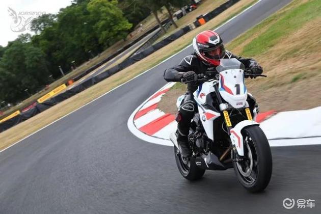 街车也能跑赛道？BMW 推出 F900R CUP 统一规格赛车_易车