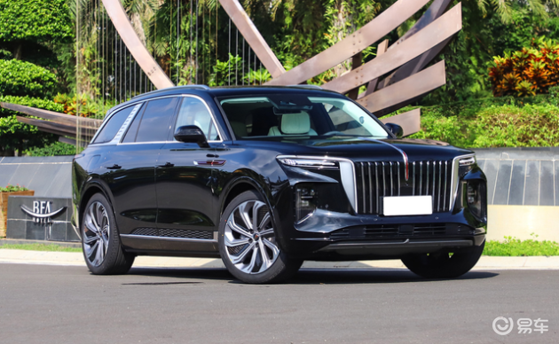 首批新款红旗HS9“燃油版”曝光！4.0T+四驱+空气悬架，起步卖40万_易车