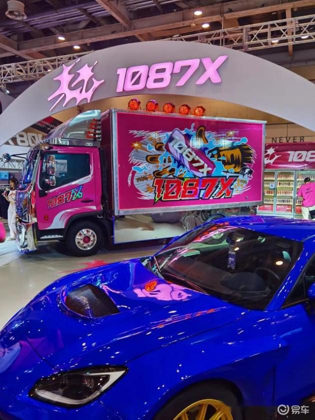 GT SHOW的1087X展台，饮料和车的完美结合，惊艳！_易车