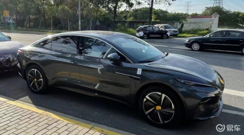 飞凡F7实车现身，车长5米配奔驰同款内饰，续航700km_易车