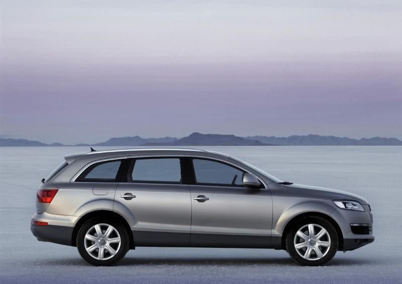 【奥迪Q74.2 FSI quattro 技术型正侧车头向右水平图片-汽车图片大全】-易车