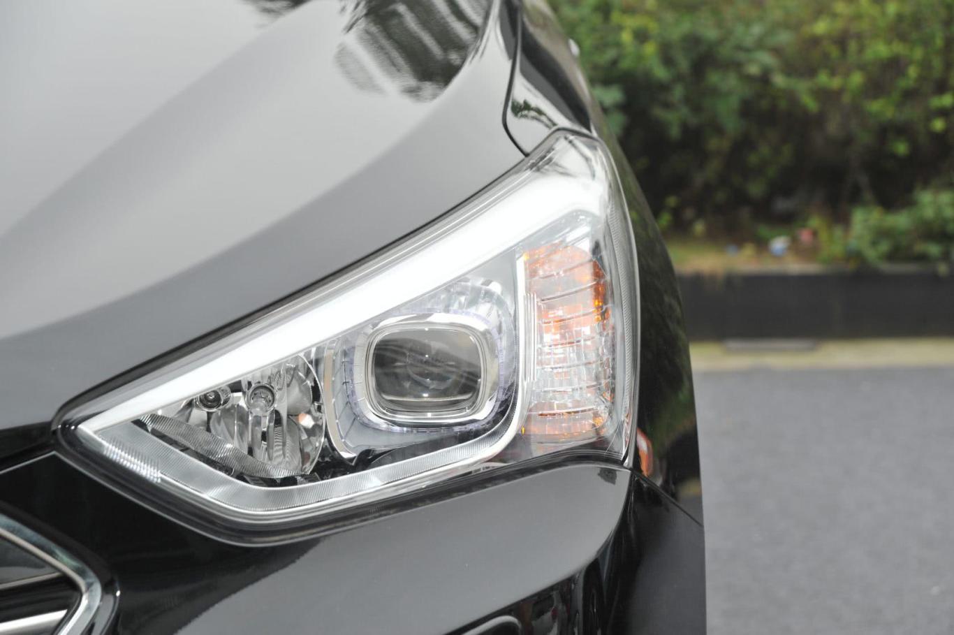 【胜达(进口)3.0L 自动 四驱 旗舰版大灯侧45度俯拍图片-汽车图片大全】-易车