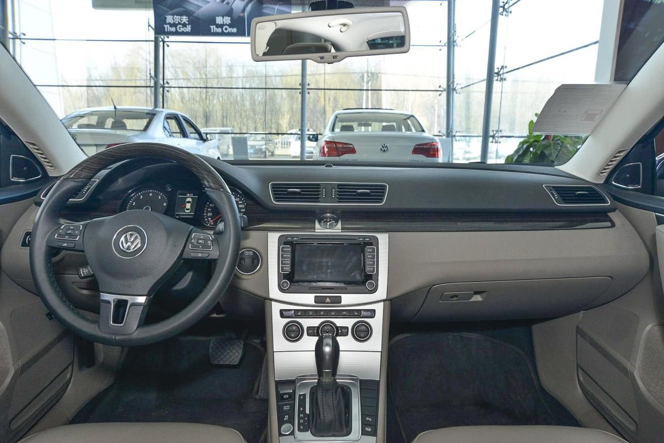 【迈腾2.0T 手自一体 旗舰型内饰全景正拍图片-汽车图片大全】-易车