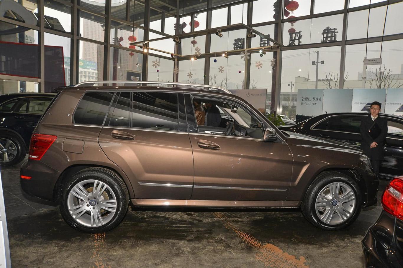 【奔驰GLK级GLK 260 2.0T 自动 动感型 极致版正侧车头向右水平图片-汽车图片大全】-易车