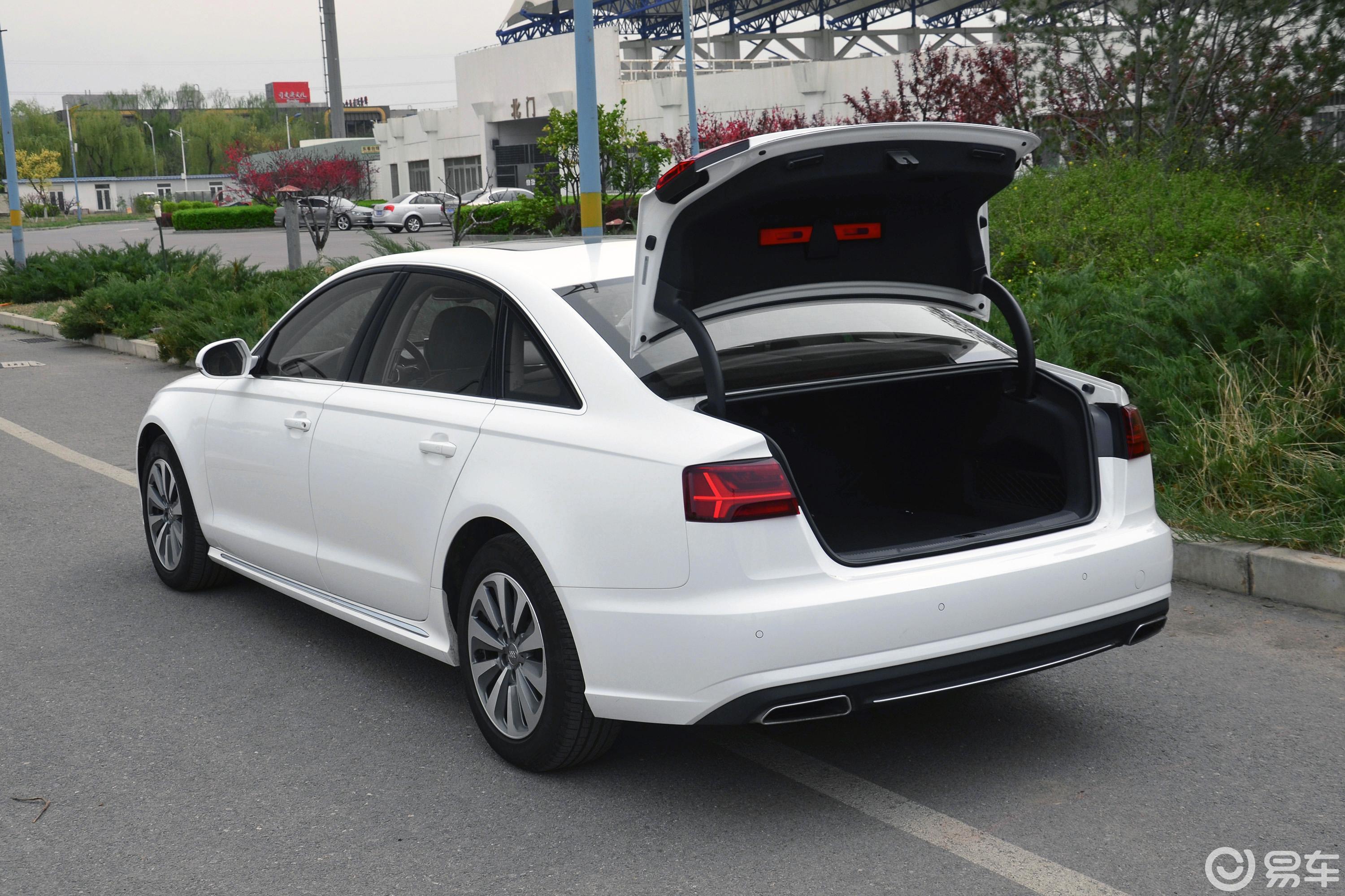 【奥迪A6L30 FSI 舒适版空间图片-汽车图片大全】-易车