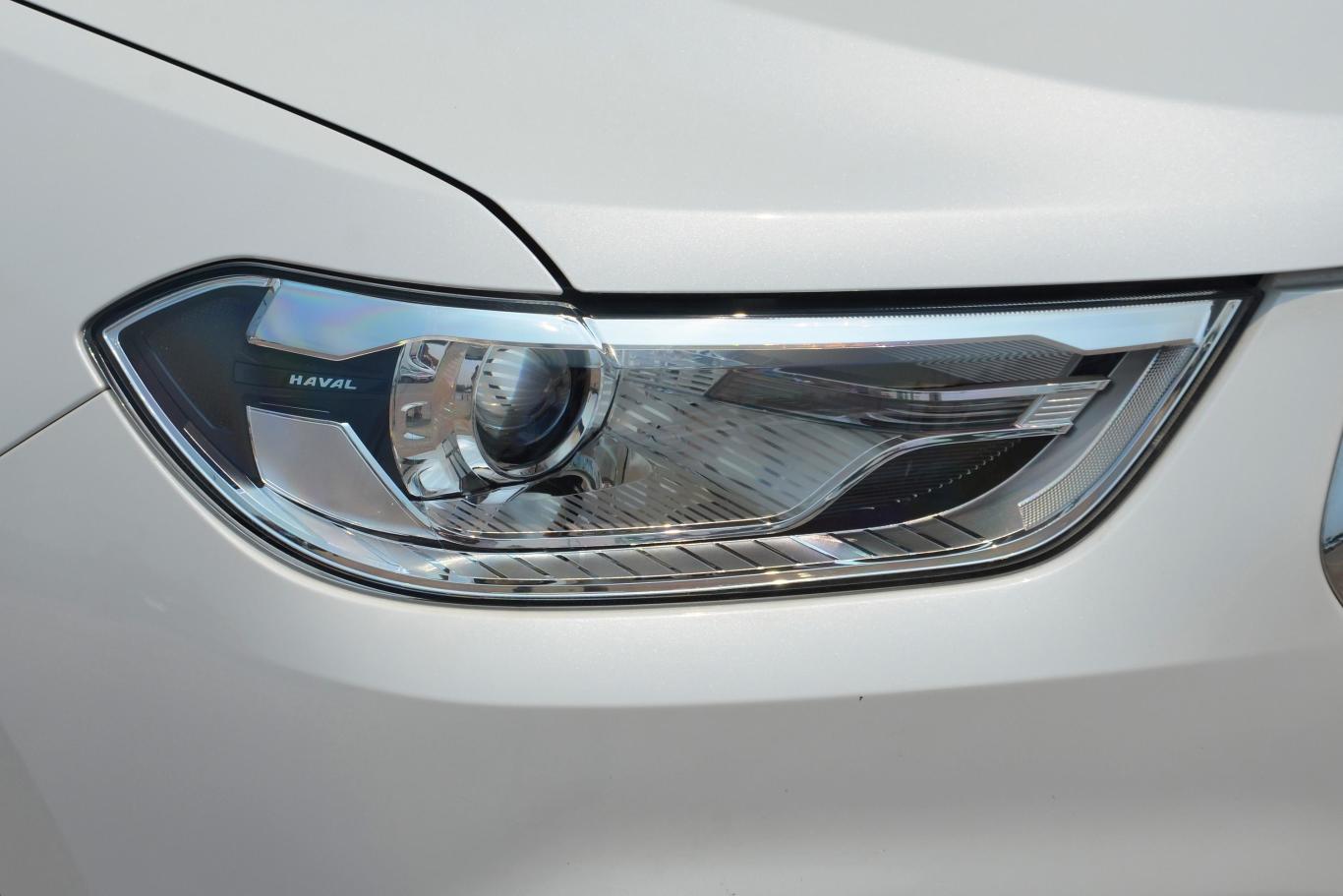 【哈弗H2蓝标 1.5T 手自一体 两驱 尊贵版大灯侧45度俯拍图片-汽车图片大全】-易车