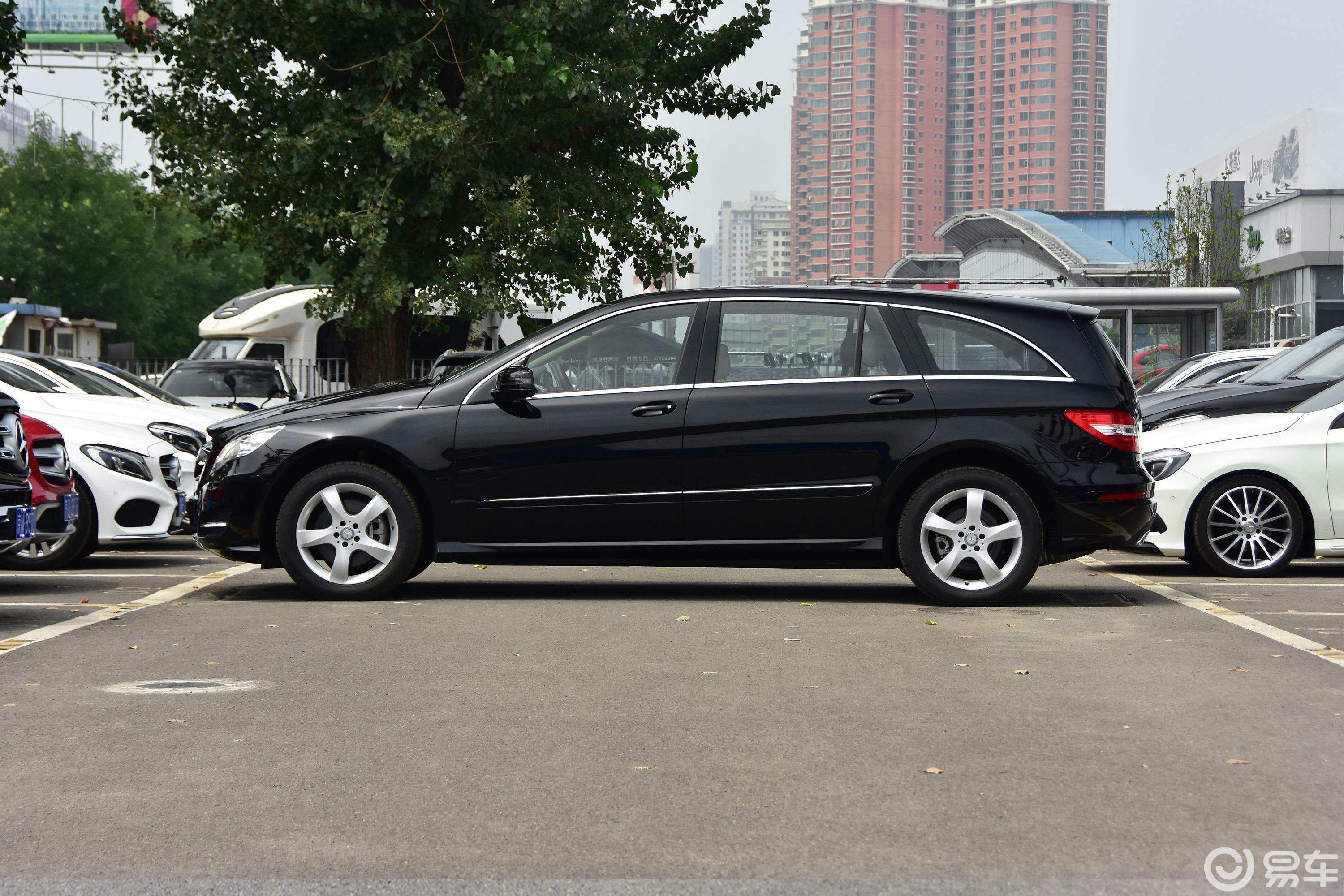 【奔驰R级R 400 4MATIC 臻藏版正侧车头向左水平图片-汽车图片大全】-易车