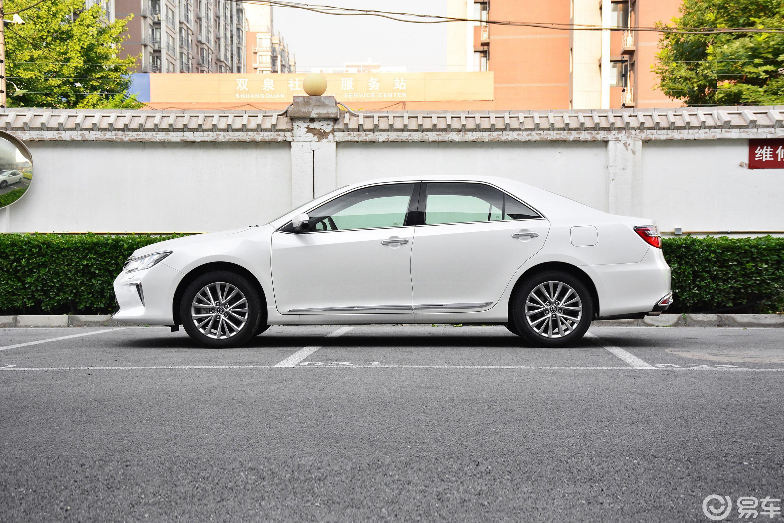 【凯美瑞10周年纪念版 2.5G 豪华导航版正侧车头向左水平图片-汽车图片大全】-易车