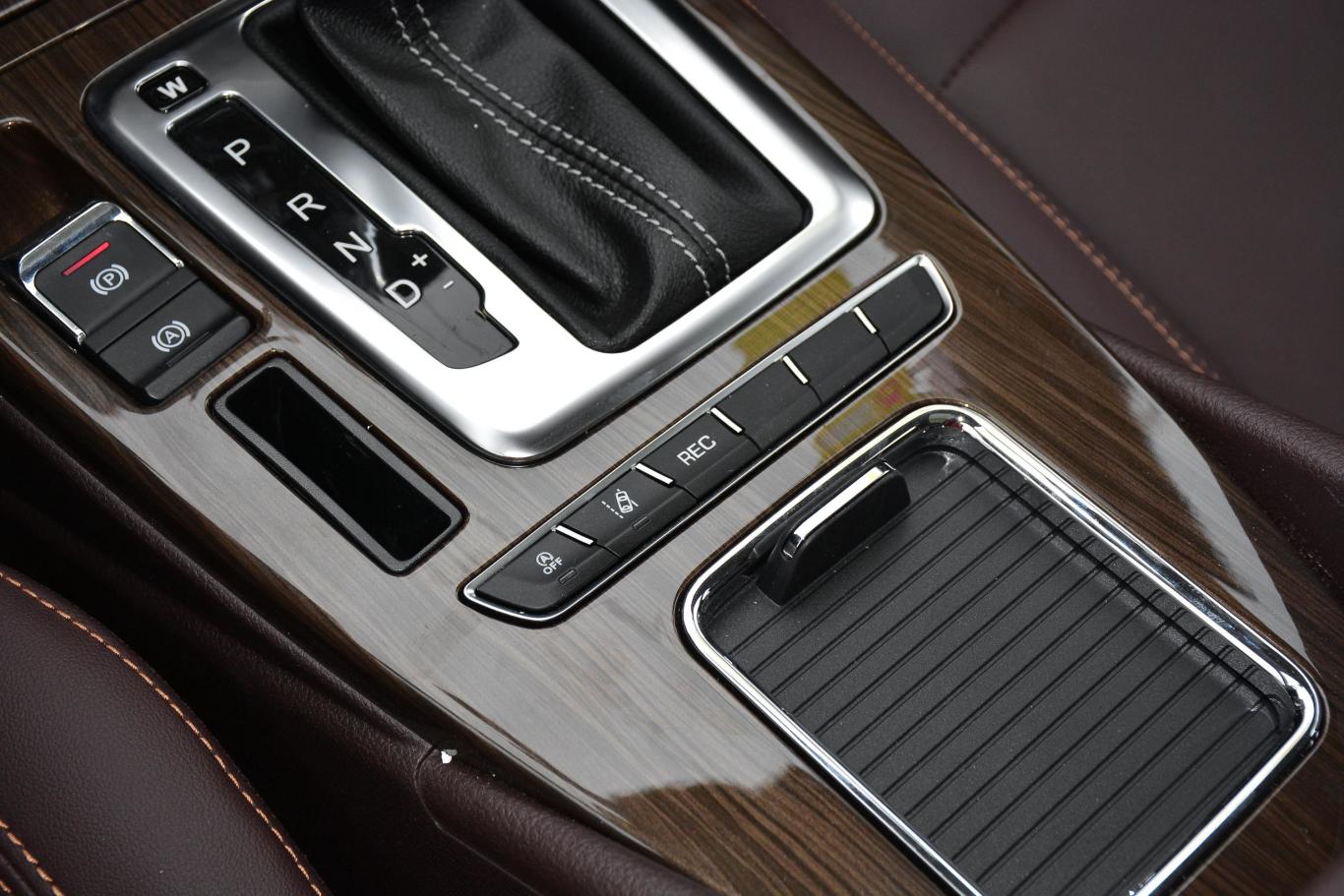 【汉腾X51.5T CVT 贺岁版 国V内饰图片-汽车图片大全】-易车