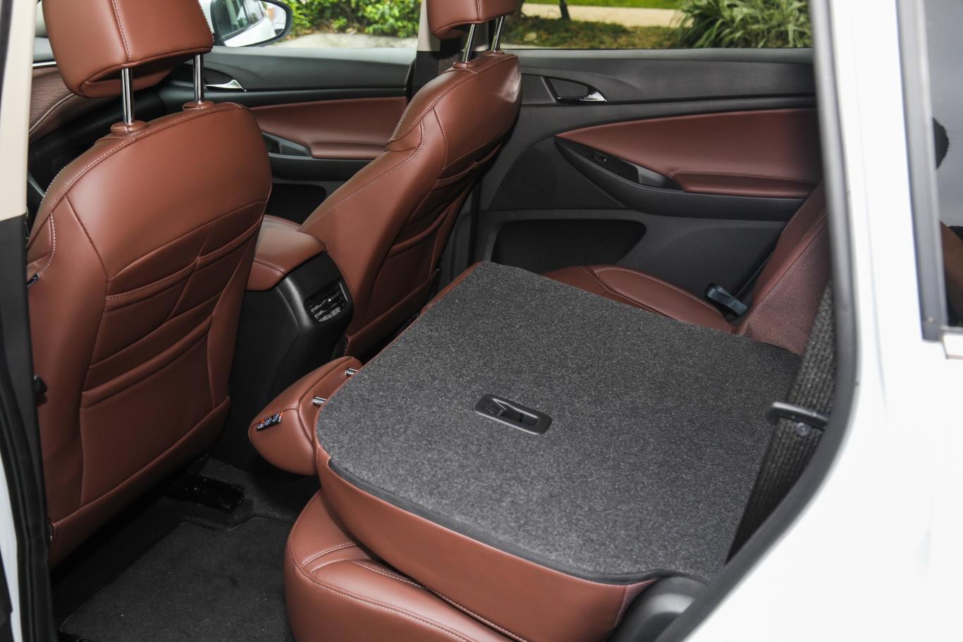 【别克GL618T 互联豪华版 5座 国V空间图片-汽车图片大全】-易车