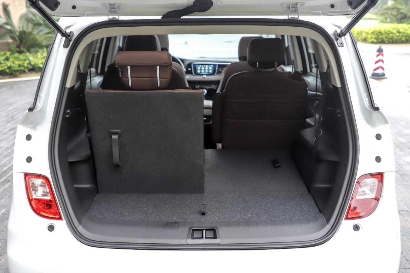 【别克GL618T 互联尊贵版 6座 国V空间图片-汽车图片大全】-易车