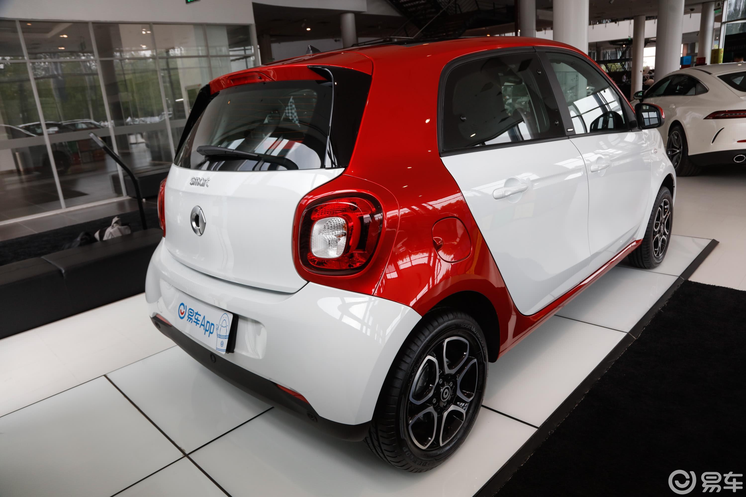 【smart forfour1.0L 52千瓦激情版侧后45度车头向右水平图片-汽车图片大全】-易车
