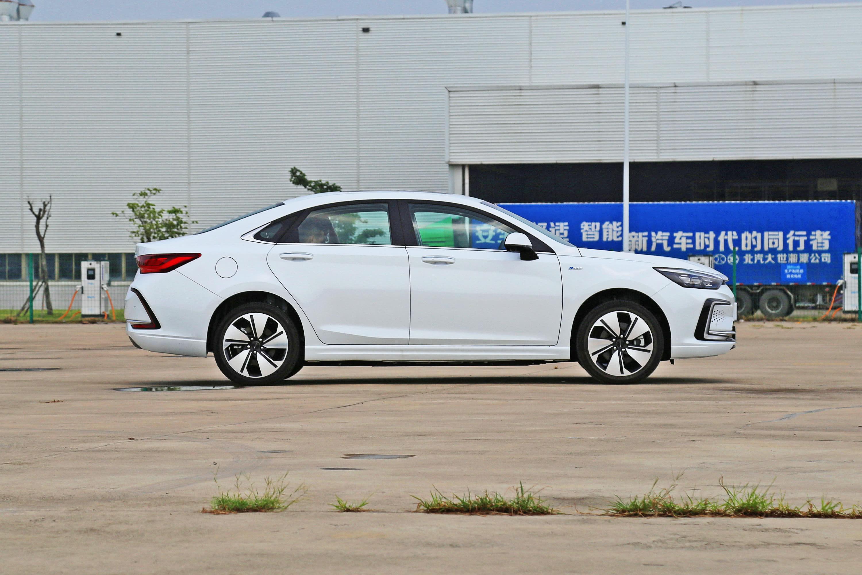 你期待的它全带来了,北京EU7表现如何 可靠耐用又省油_易车