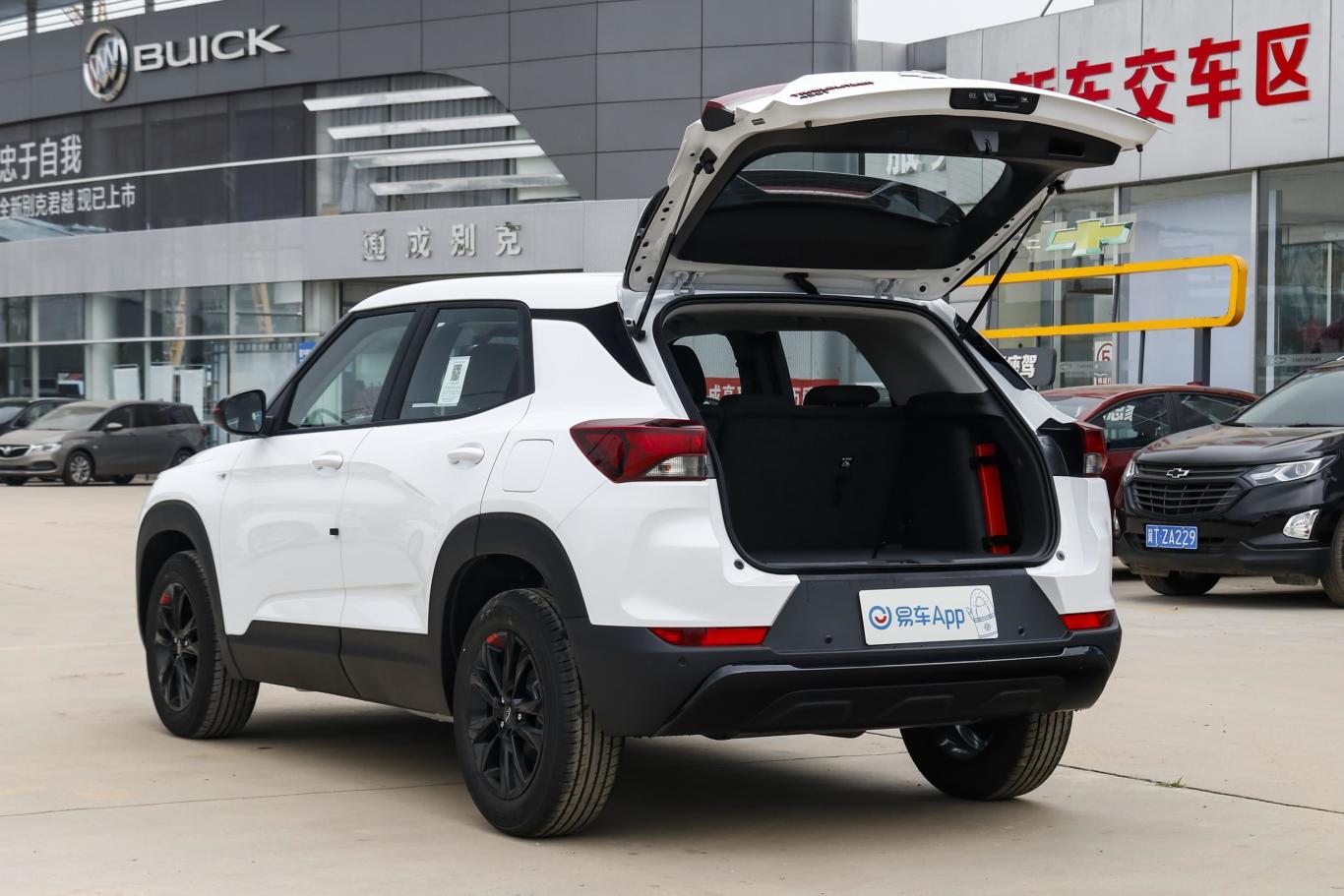 【创界Redline 435T CVT 两驱 锋锐版后备厢开启45度侧拍图片-汽车图片大全】-易车