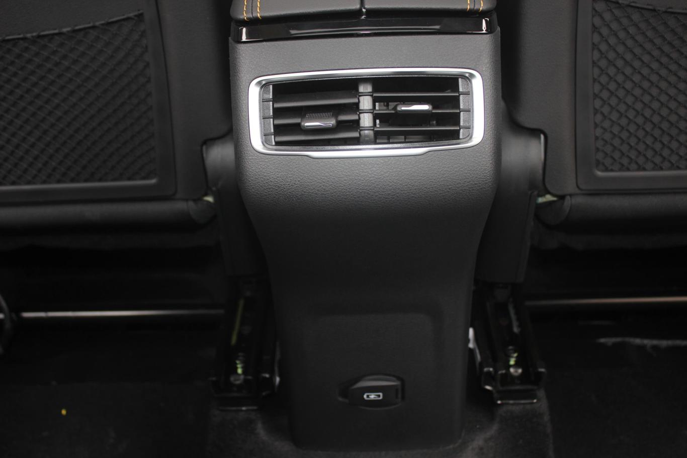 【奔腾T77米粉版 230TID 双离合 尊享型 国VI空间图片-汽车图片大全】-易车