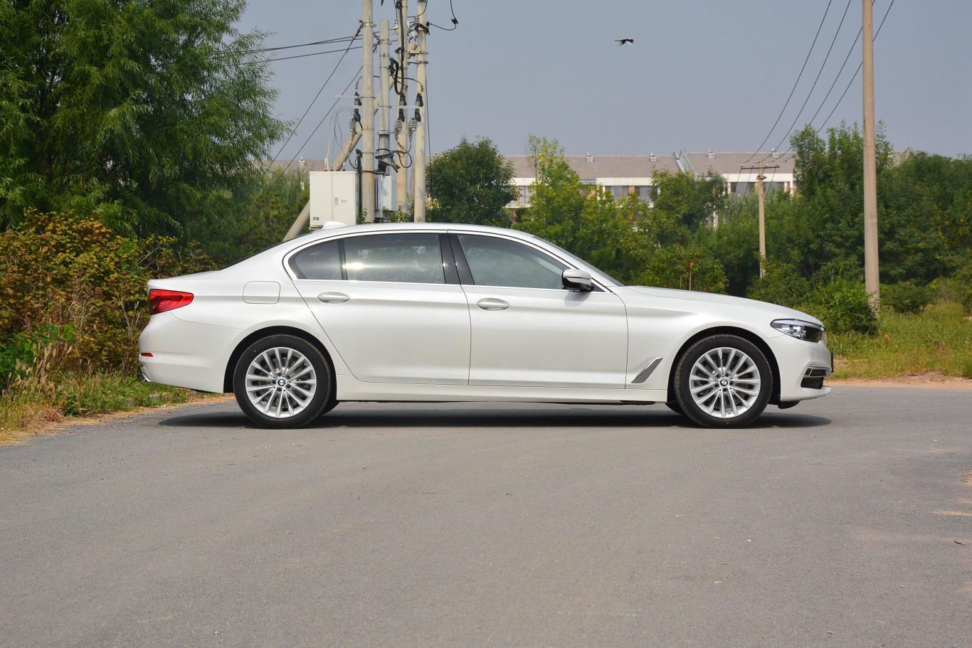 【宝马5系525Li 豪华套装正侧车头向右水平图片-汽车图片大全】-易车