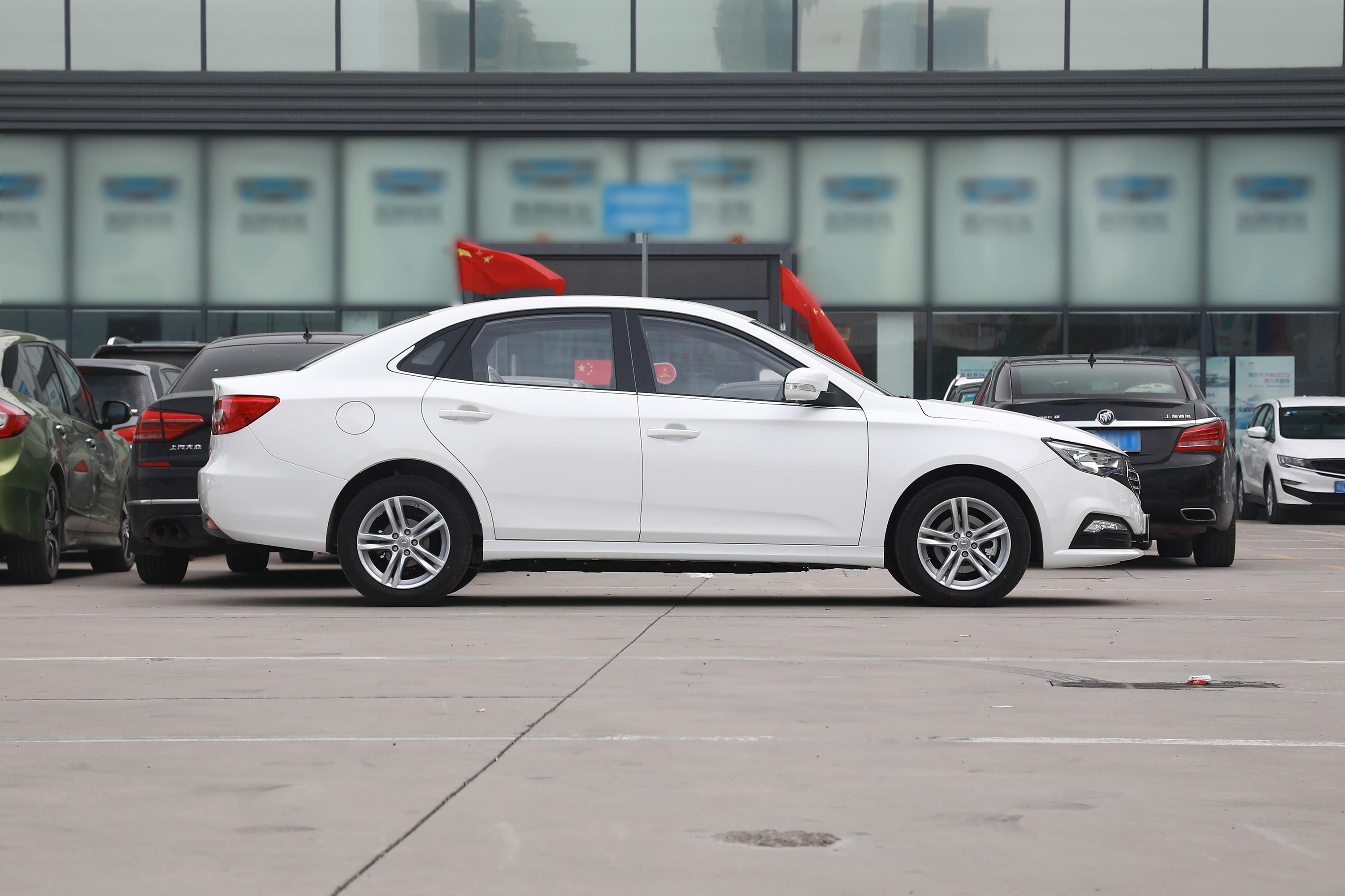 奔腾B30 EV令人怦然心动 内饰做工用料也很扎实_易车