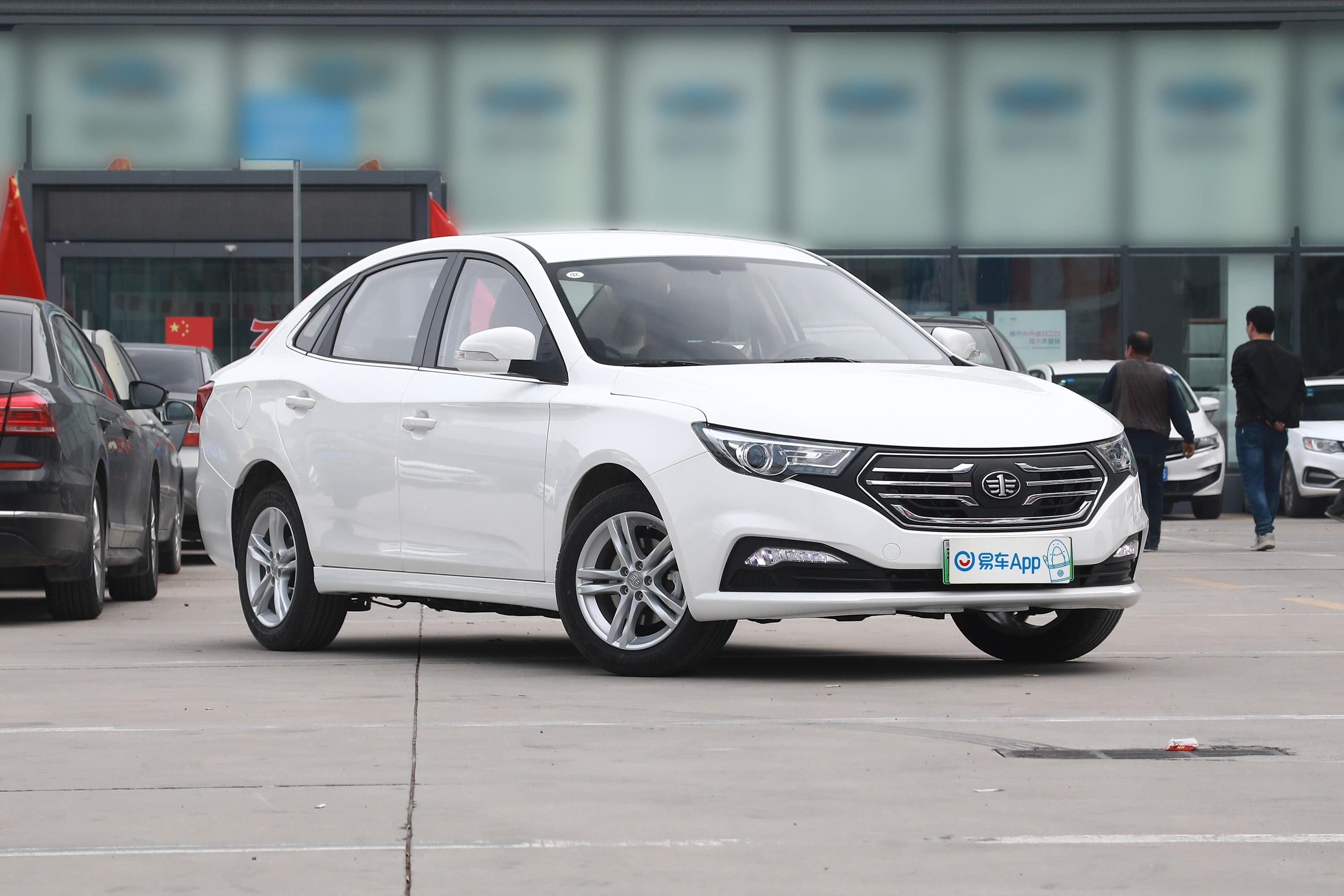 5座的奔腾B30 EV 内饰奢华_易车