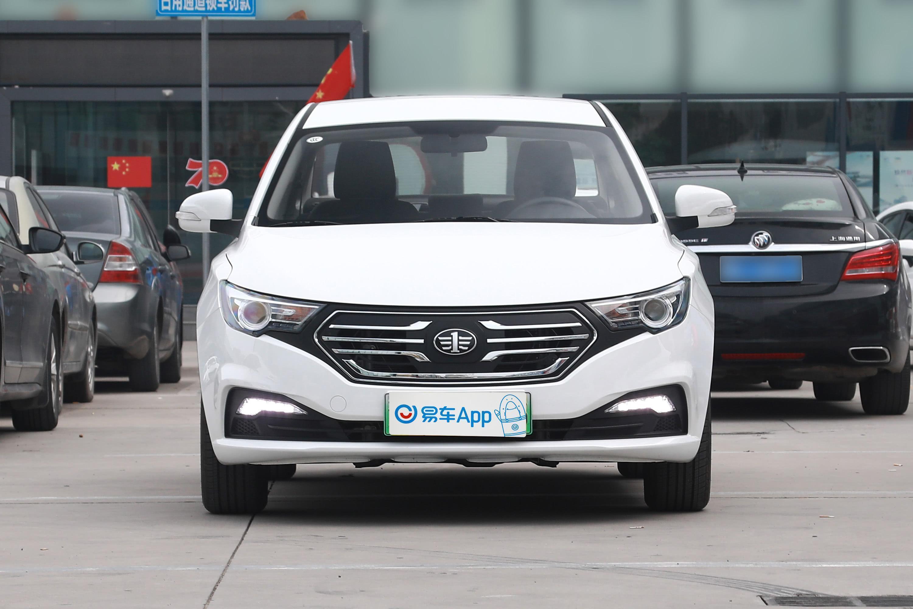 奔腾B30 EV令人怦然心动 内饰做工用料也很扎实_易车