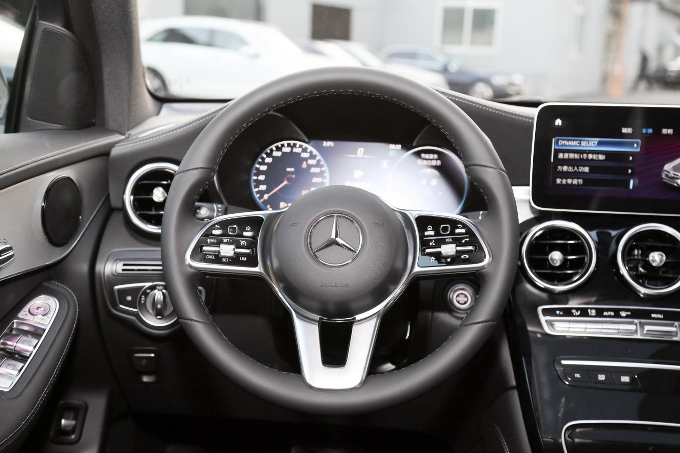 【奔驰GLC轿跑GLC 260 4MATIC 轿跑SUV内饰图片-汽车图片大全】-易车
