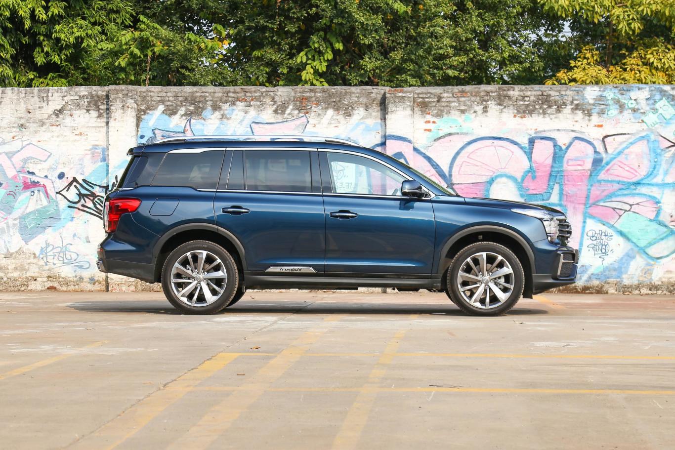 【传祺GS8390T 四驱 尊贵版 7座正侧车头向右水平图片-汽车图片大全】-易车