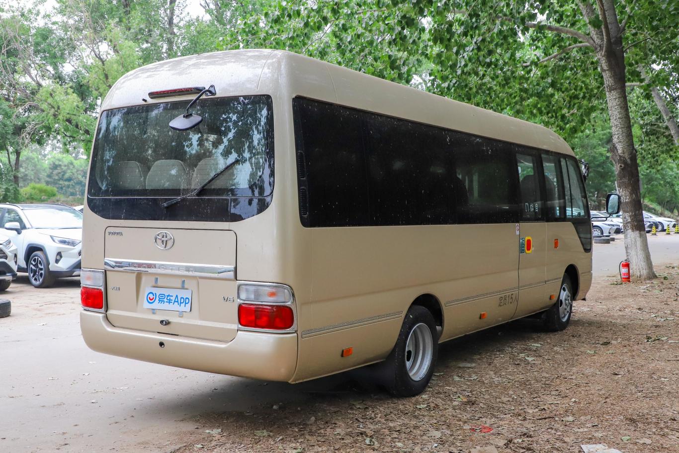 【柯斯达豪华车 4.0L GRB53L-ZCMEK 20座9GR侧后45度车头向右水平图片-汽车图片大全】-易车