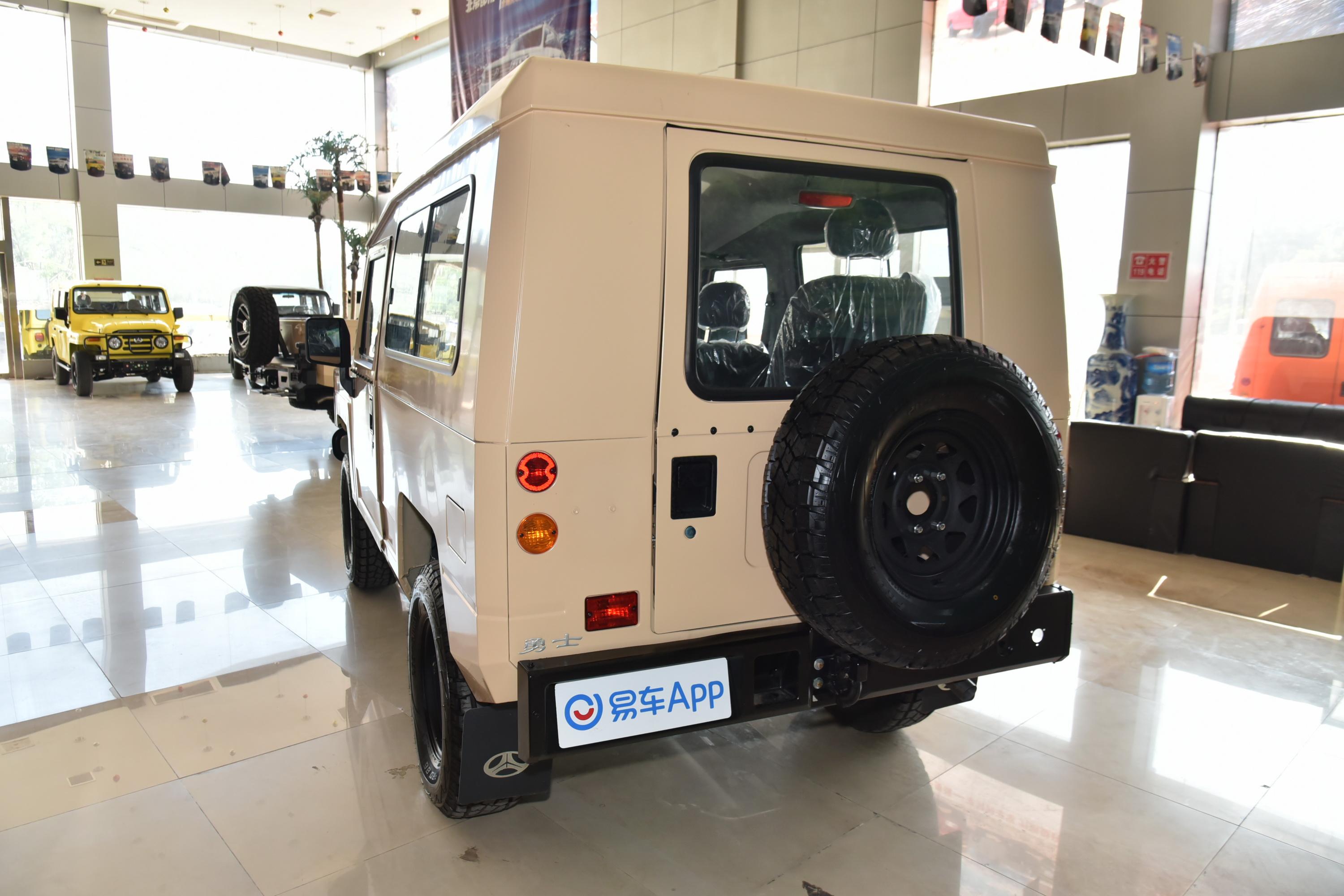 北汽制造又火了！试驾勇士混动_易车