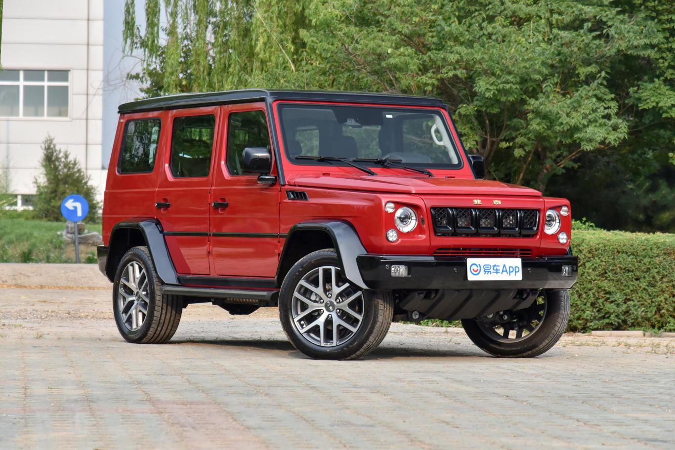 【北京越野BJ803.0T 至尊版侧前45度车头向右水平图片-汽车图片大全】-易车