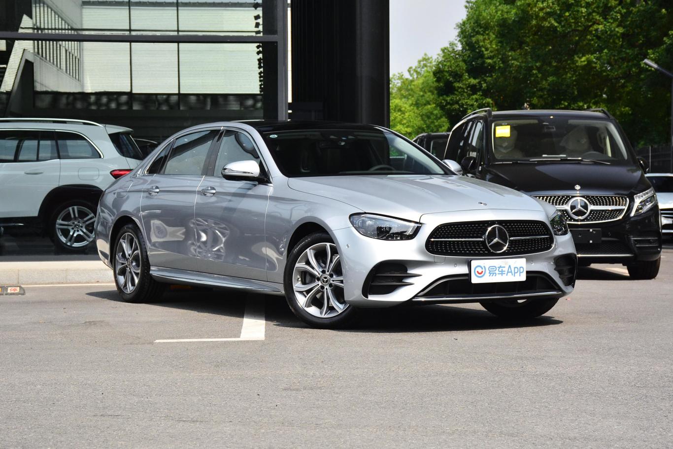 【奔驰E级E 300 L 运动尊贵型侧前45度车头向右水平图片-汽车图片大全】-易车