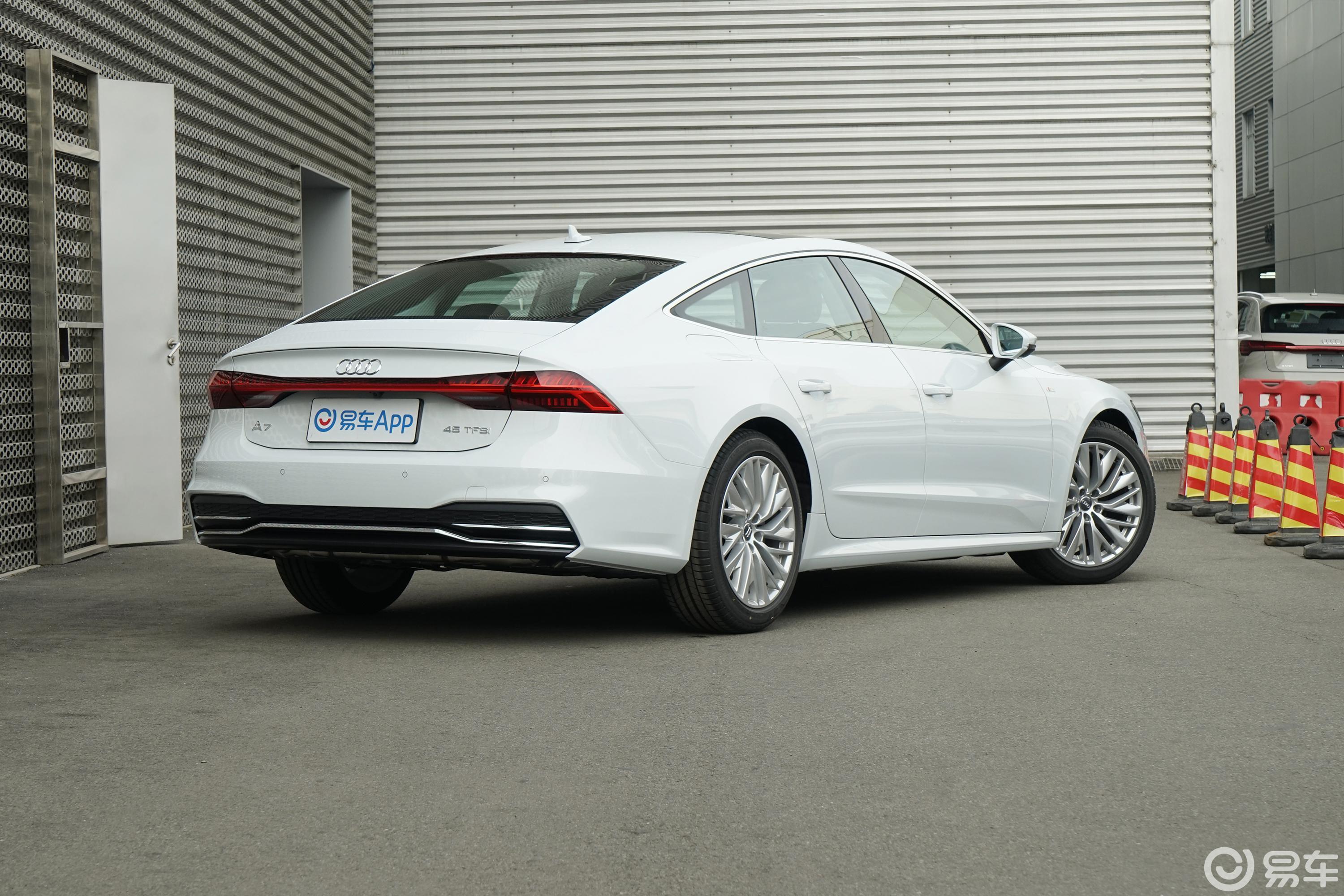 【奥迪A745 TFSI 臻选型侧后45度车头向右水平图片-汽车图片大全】-易车