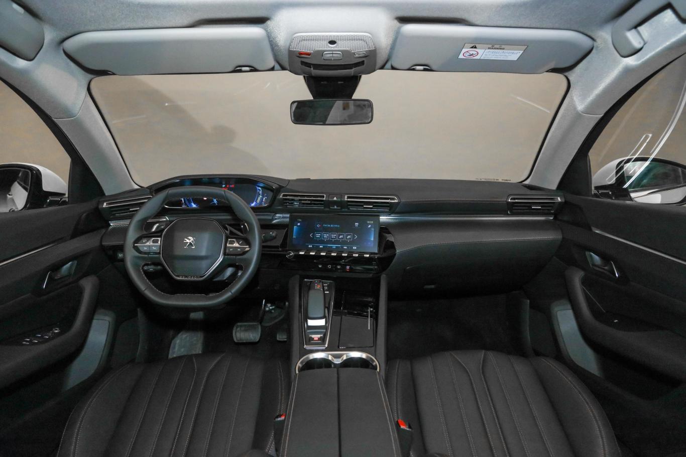 【标致508L PHEV1.6T 手自一体 插混科技版内饰全景正拍图片-汽车图片大全】-易车