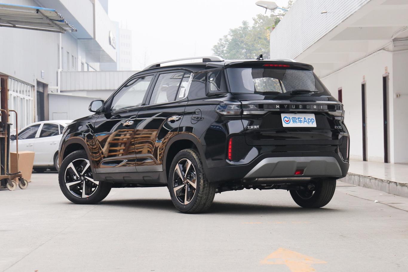 【现代ix352.0L 自动 两驱 领先版GLS侧后45度车头向左水平图片-汽车图片大全】-易车