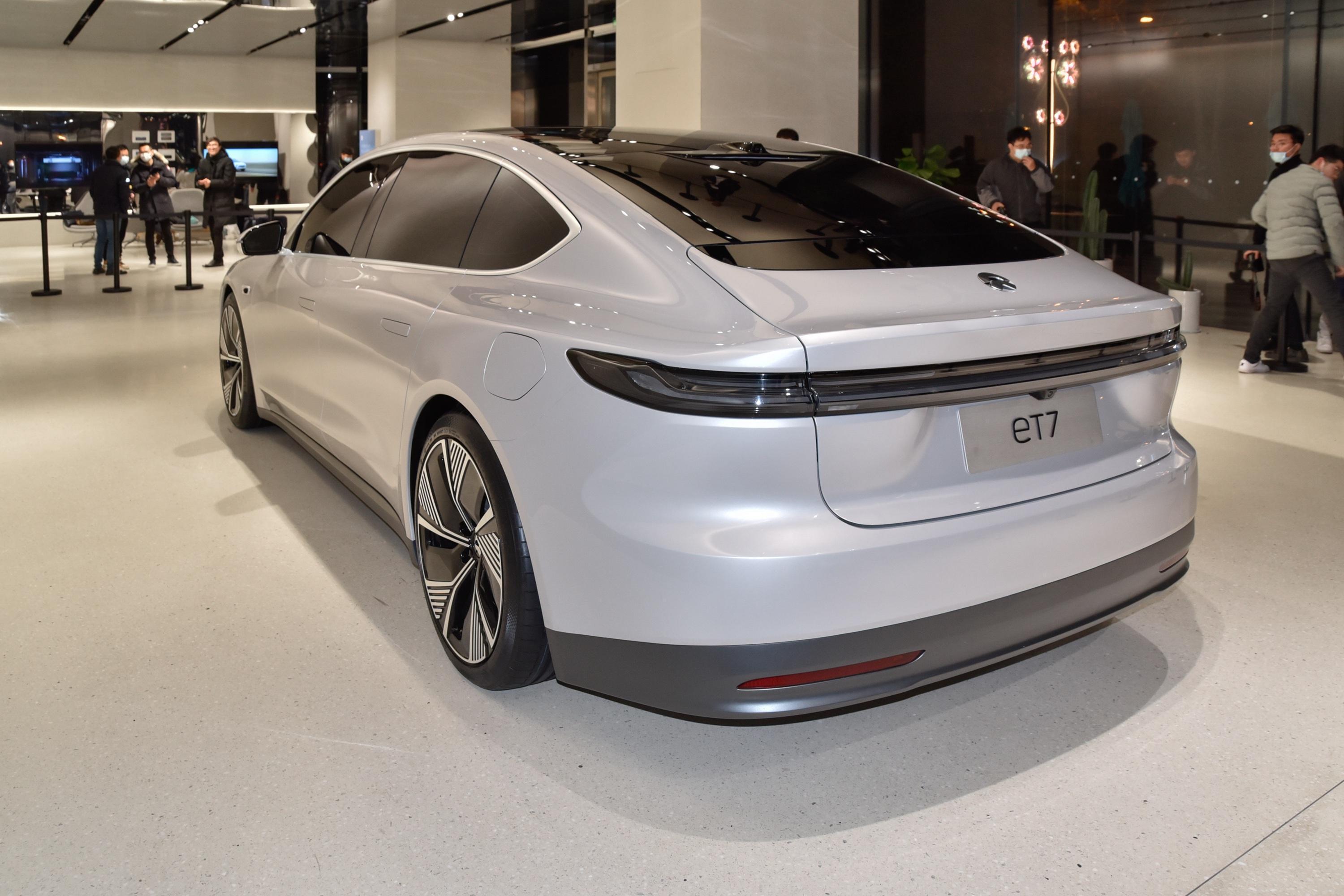 最低只要44.8万，能跨过山和大海，也能穿过人山人海！_易车